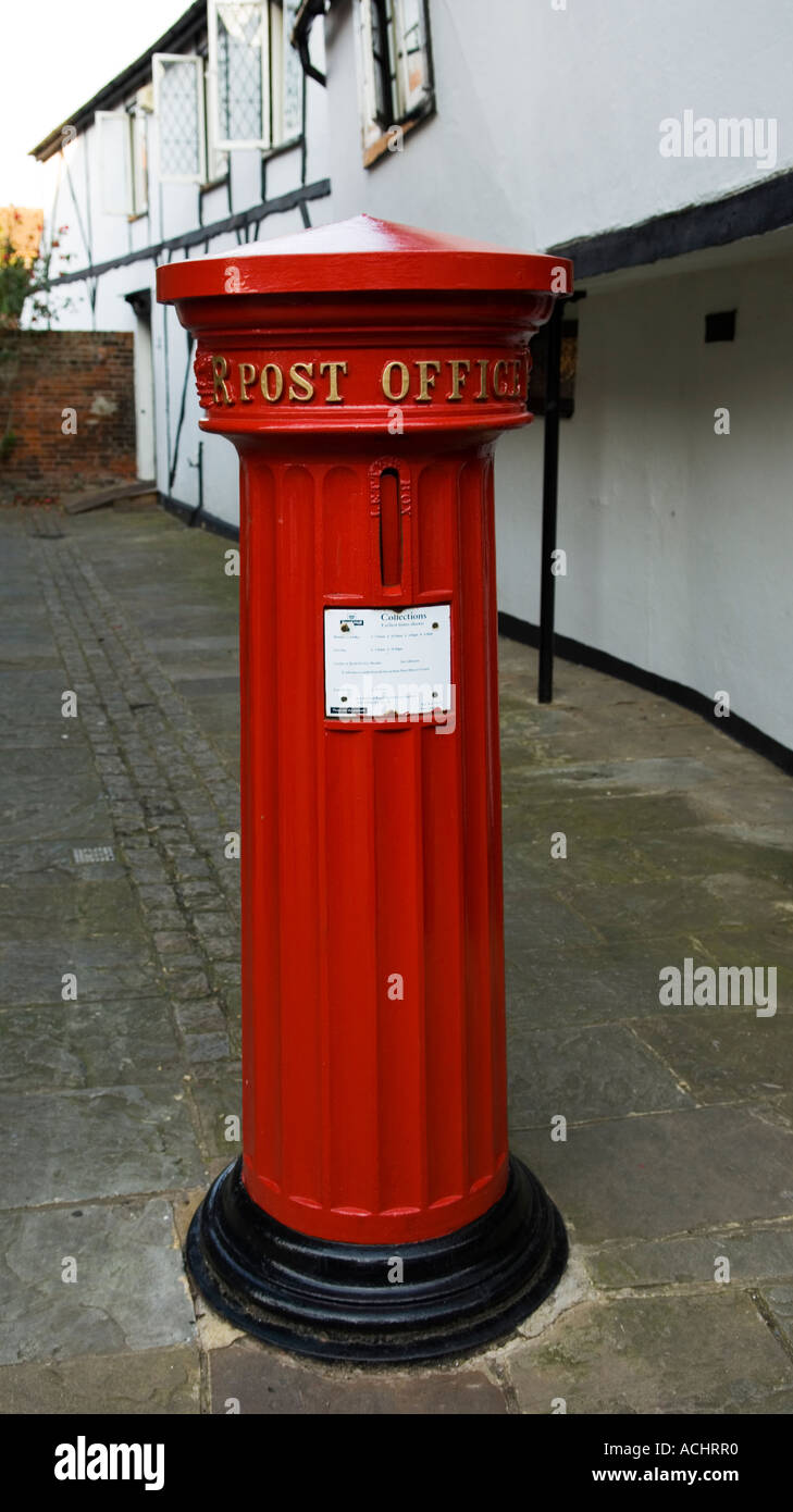 White pillar box hi-res stock photography and images - Alamy