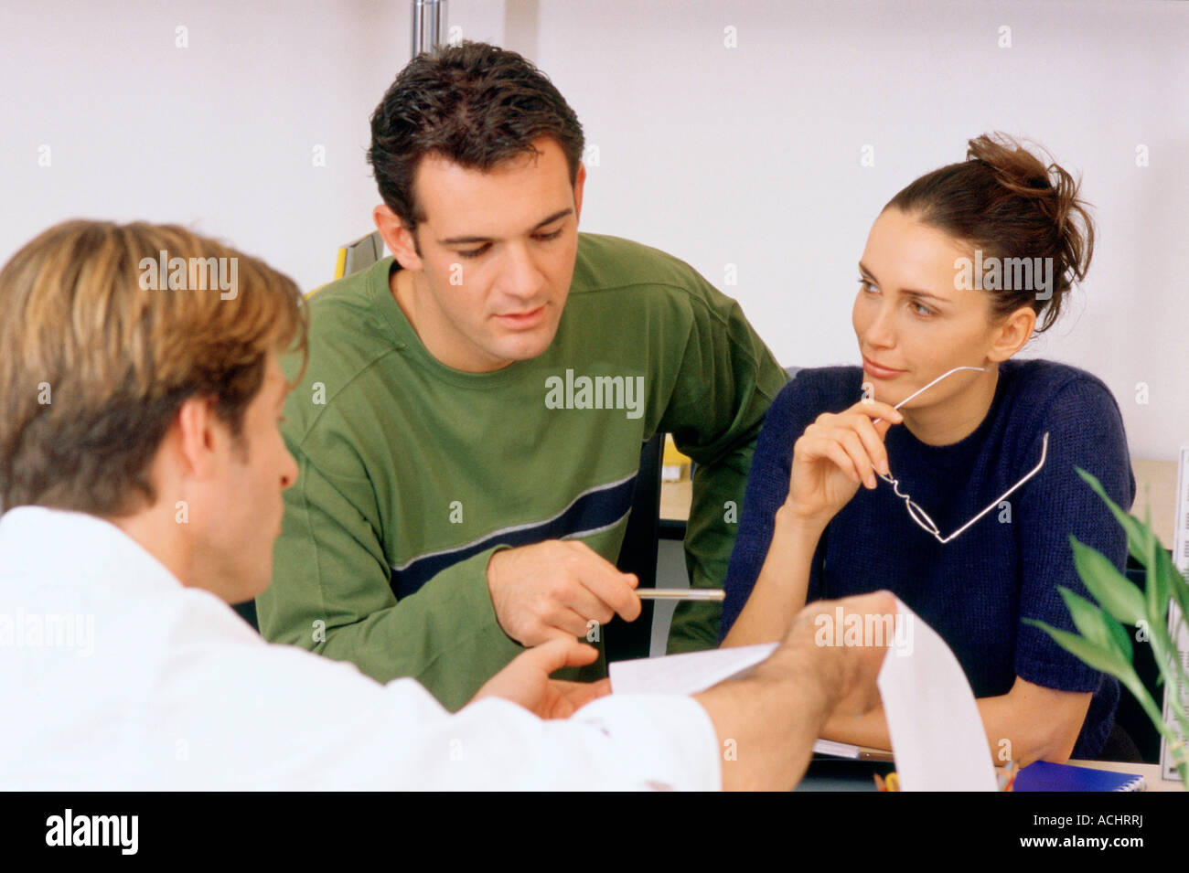 Meeting around table 2 people hi-res stock photography and images - Alamy