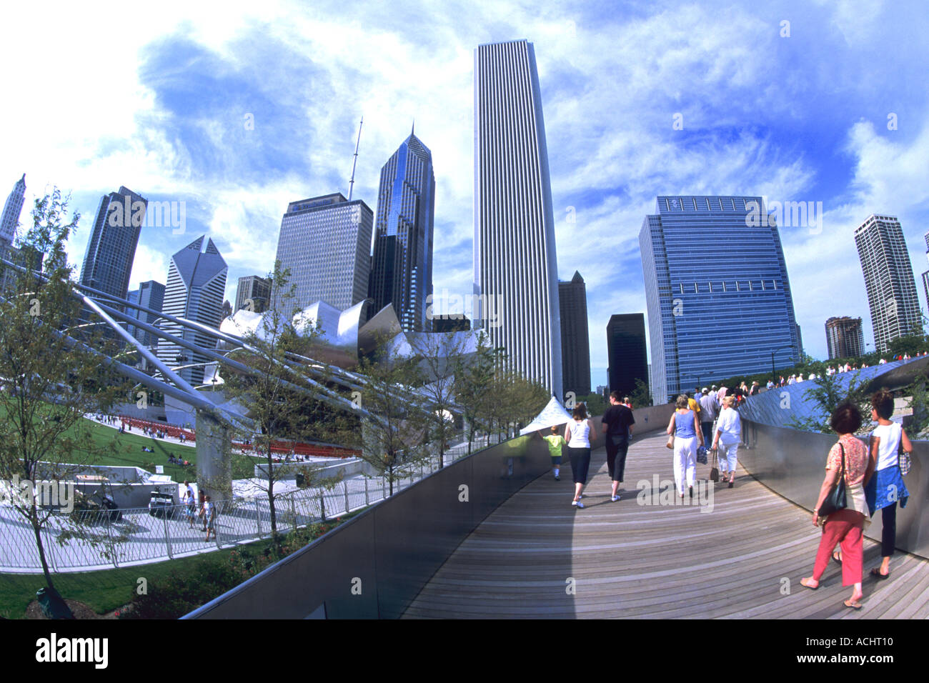 Wooden boardwalk at the new Millennium Park in Chicago Illinois Stock ...