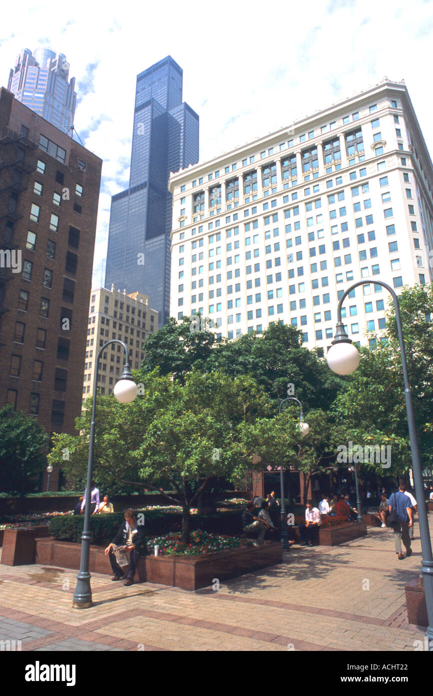 Downtown businesses and park near Chicago Stock Exchange Chicago ...