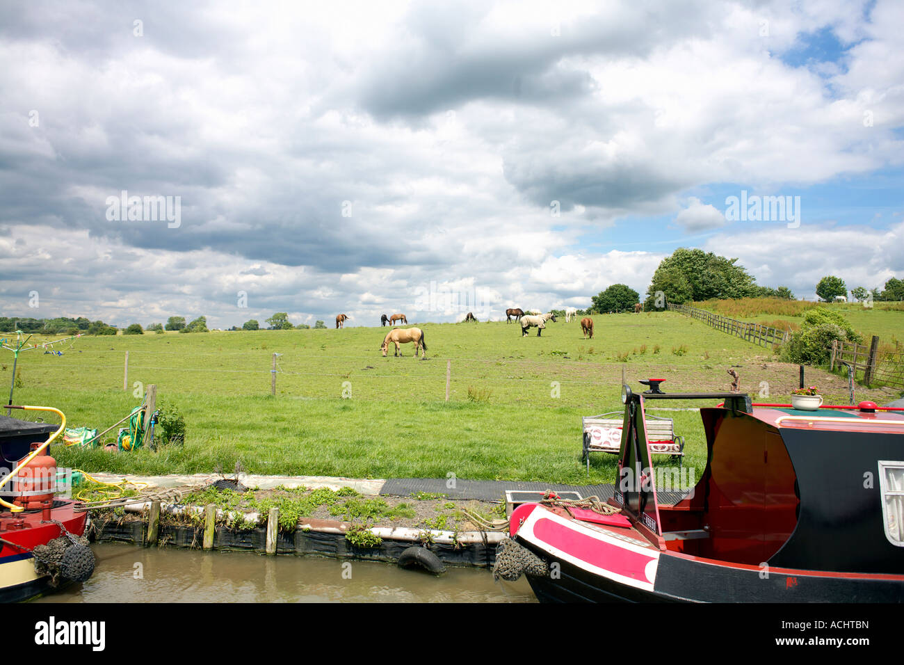 North warwickshire canal hi-res stock photography and images - Alamy