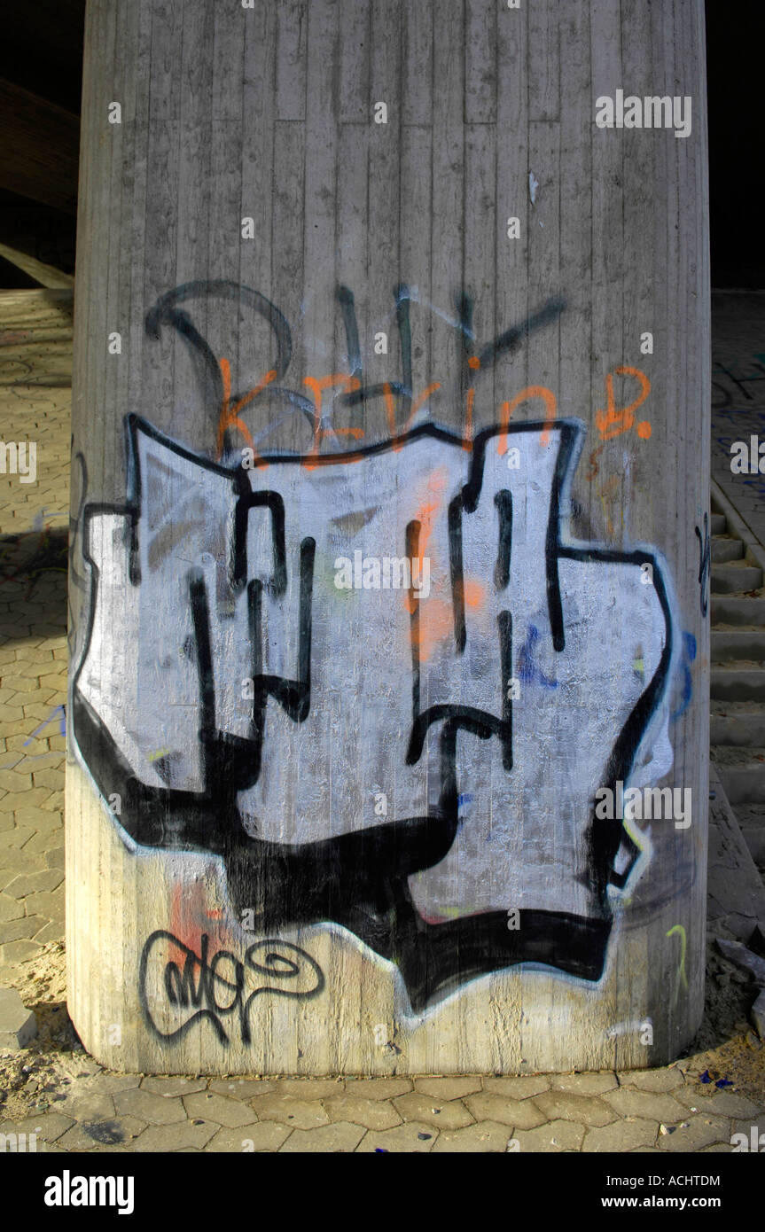Graffiti tag steps hi-res stock photography and images - Alamy