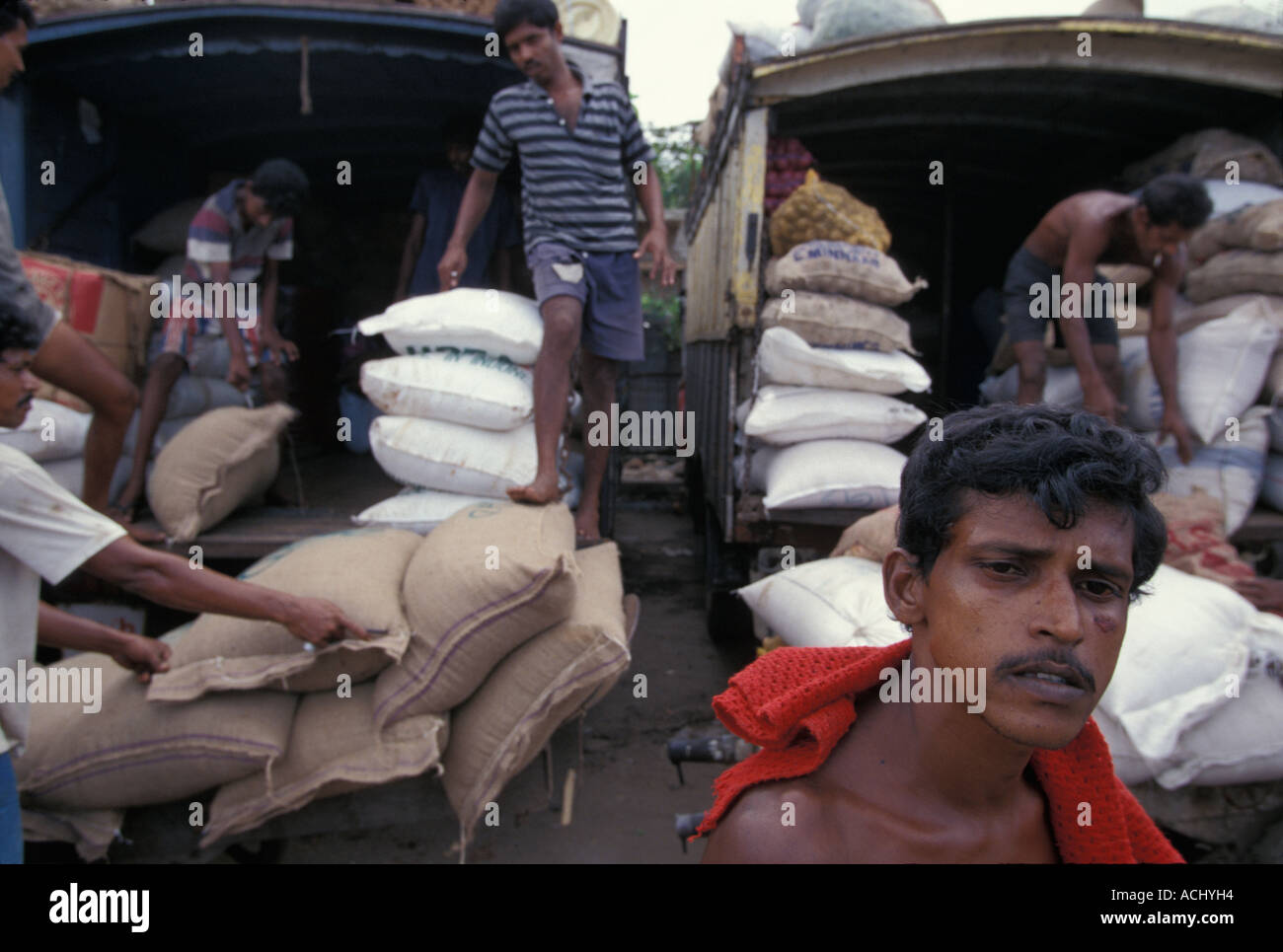 Sri Lanka Colombo Men work carrying bag and goods at Petah Market Stock ...