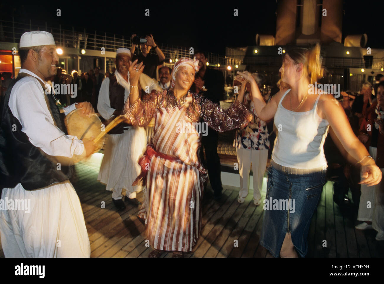 Group of arab traditional musicians hi-res stock photography and images ...