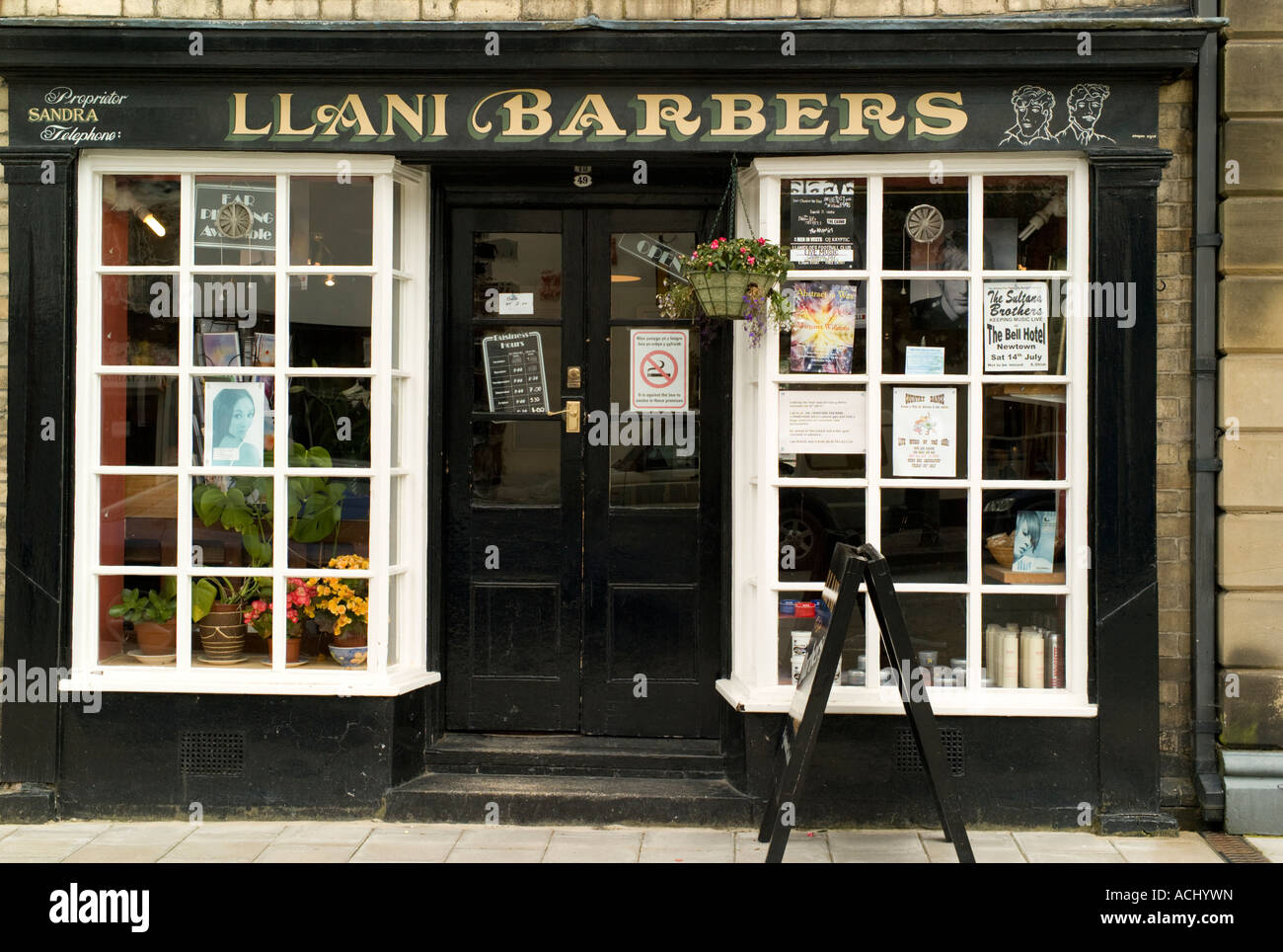 Old barbers shop hi-res stock photography and images - Alamy