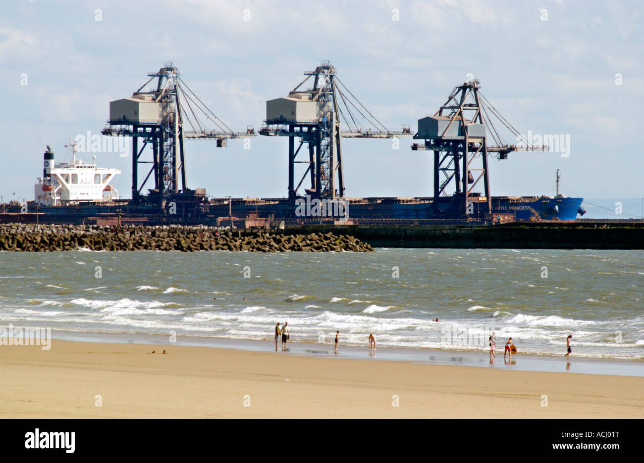 Port talbot aberavon beach steel hi-res stock photography and images ...