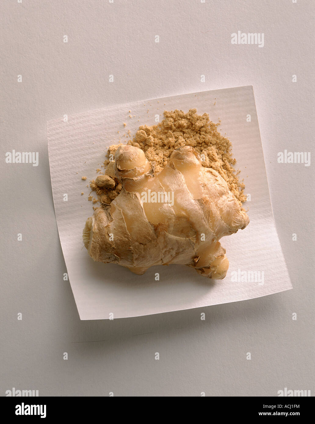 Ginger pieces and powder Stock Photo - Alamy