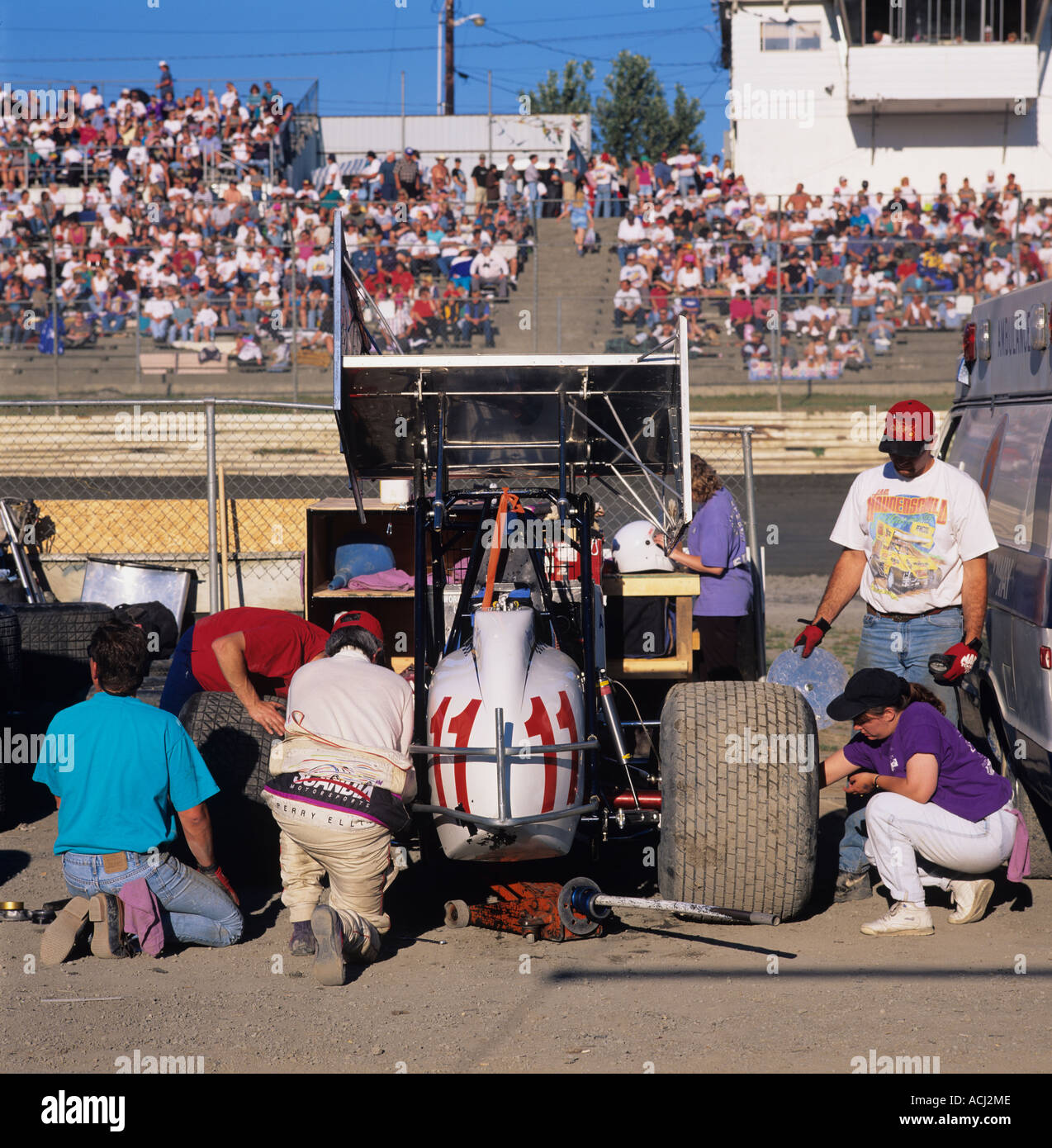 USA Washington Sedro Woolley Pit crew prepares sprint car for dirt ...