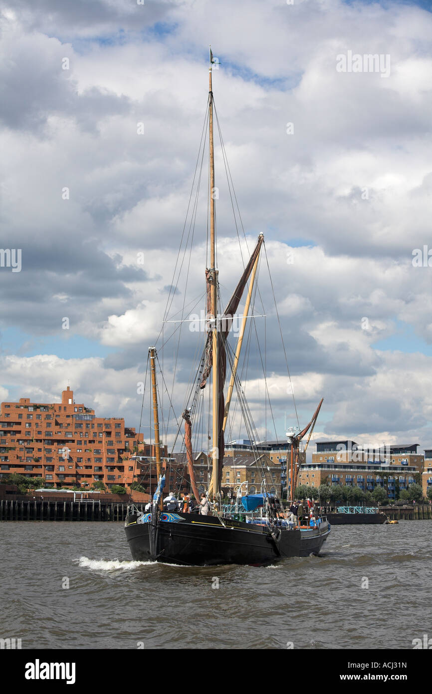 Sailing barge thames historical hi-res stock photography and images - Alamy