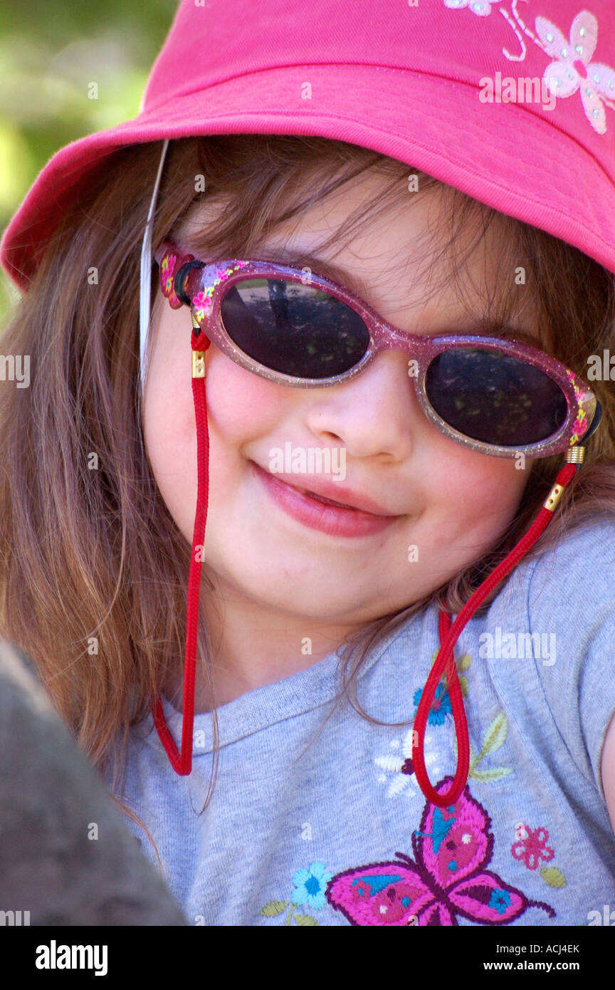 Girls with sun shades hi-res stock photography and images - Alamy