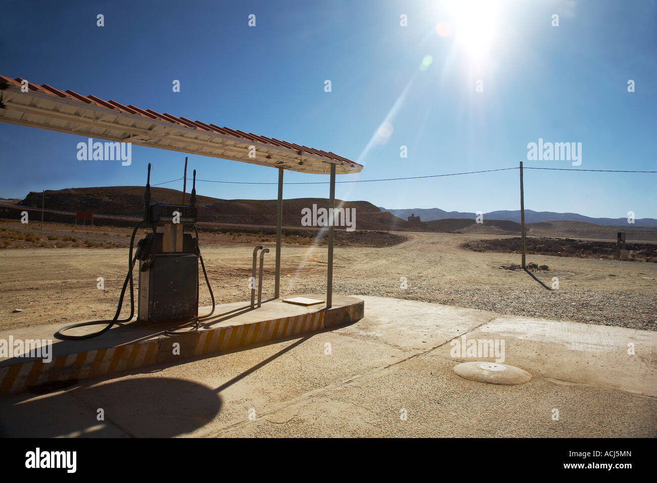 Argentinian gas station in desert hi-res stock photography and images ...