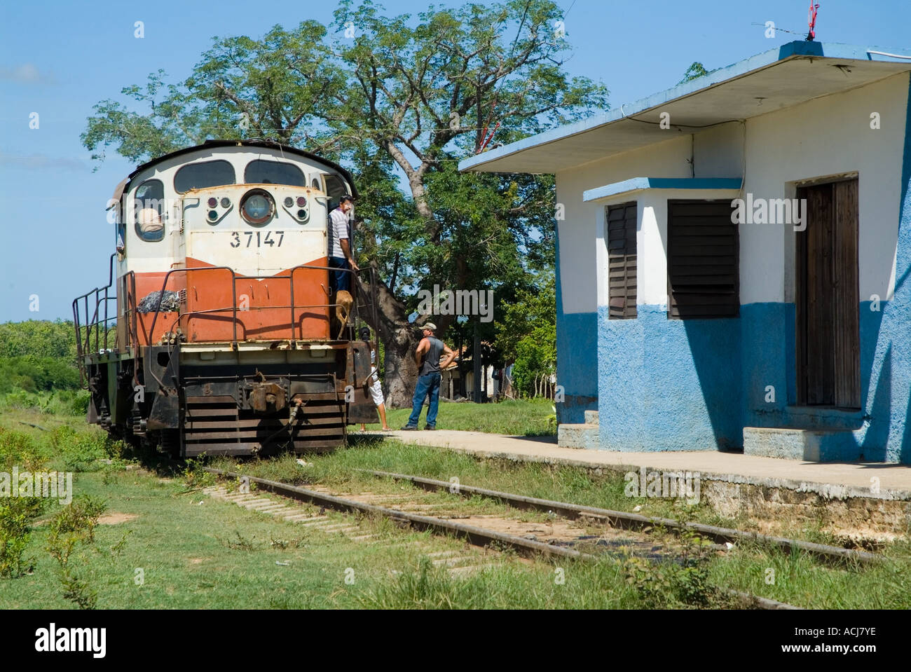 Train in cuba hi-res stock photography and images - Alamy