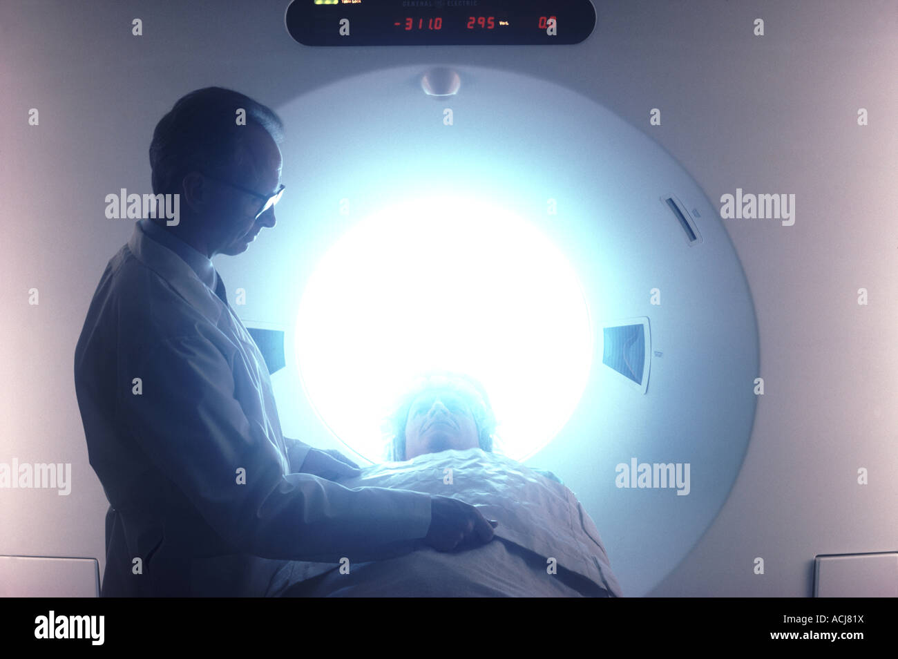 Patient ready for mri hi-res stock photography and images - Alamy