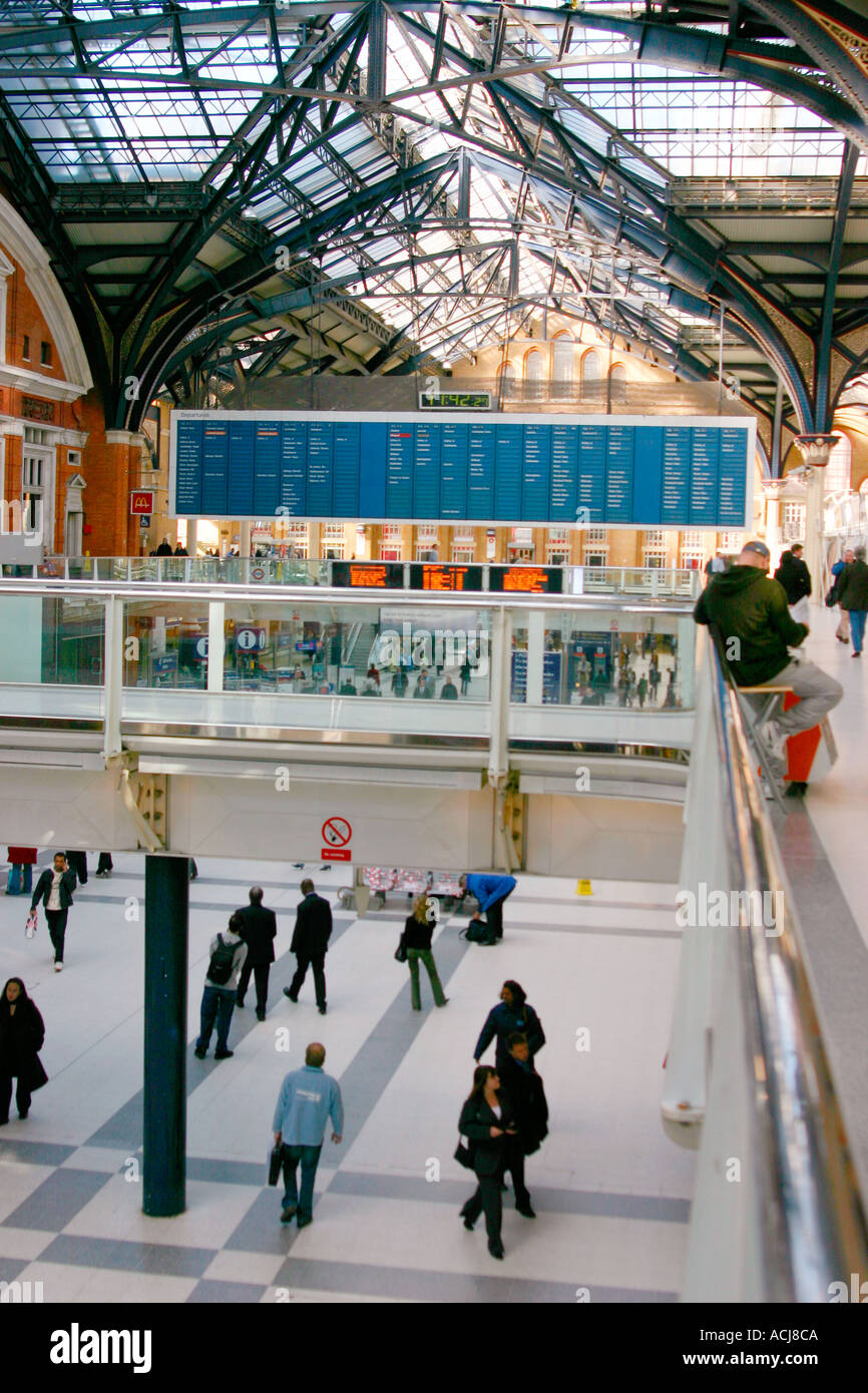 inside Liverpool Street train station london England Stock Photo - Alamy