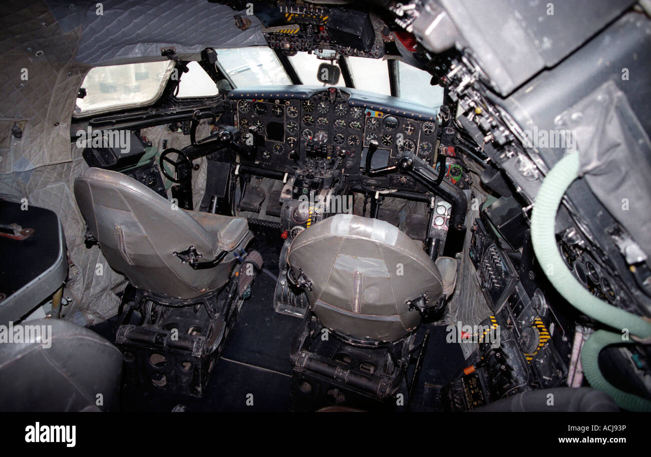 An aircraft cockpit Stock Photo - Alamy