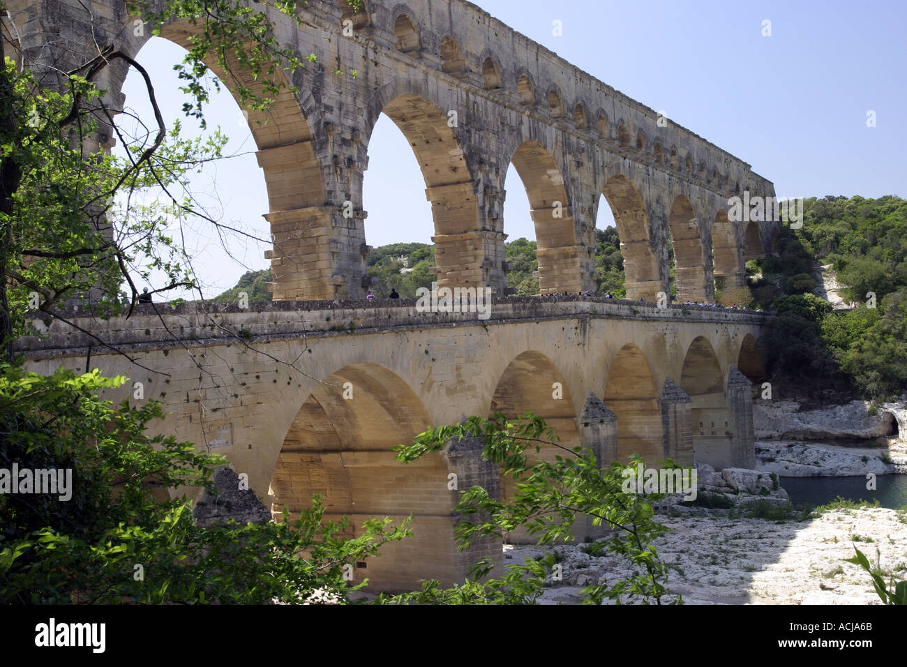 Am Pont du Gard mit Gardon Stock Photo - Alamy