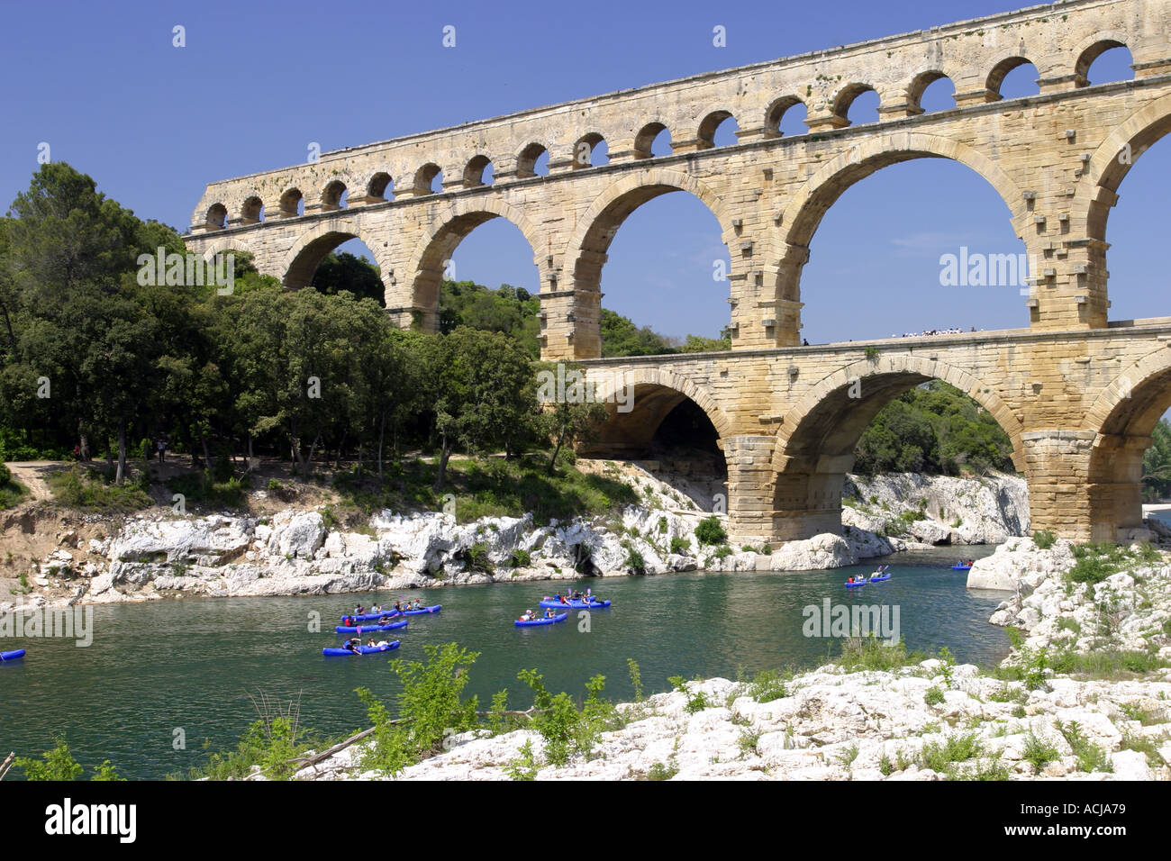 Am Pont du Gard mit Gardon Stock Photo - Alamy