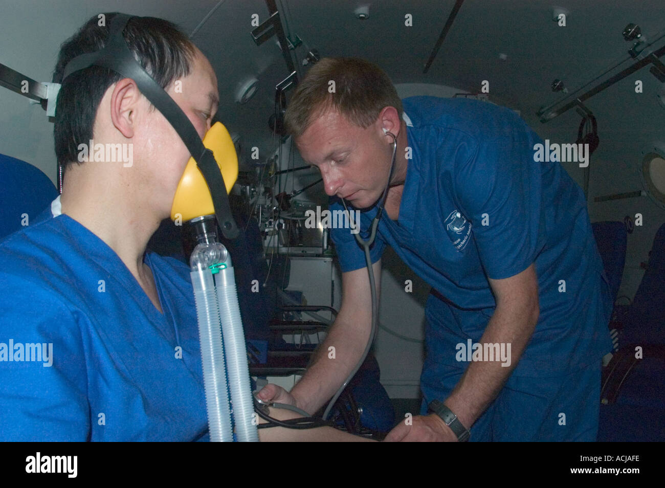 Recompression chamber hi-res stock photography and images - Alamy