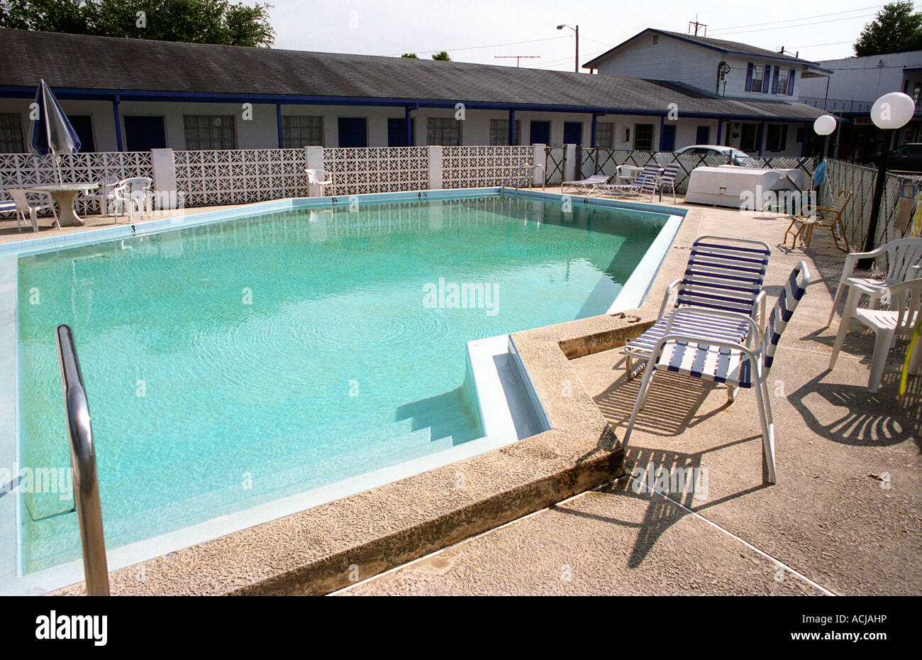 American motel with pool hi-res stock photography and images - Alamy