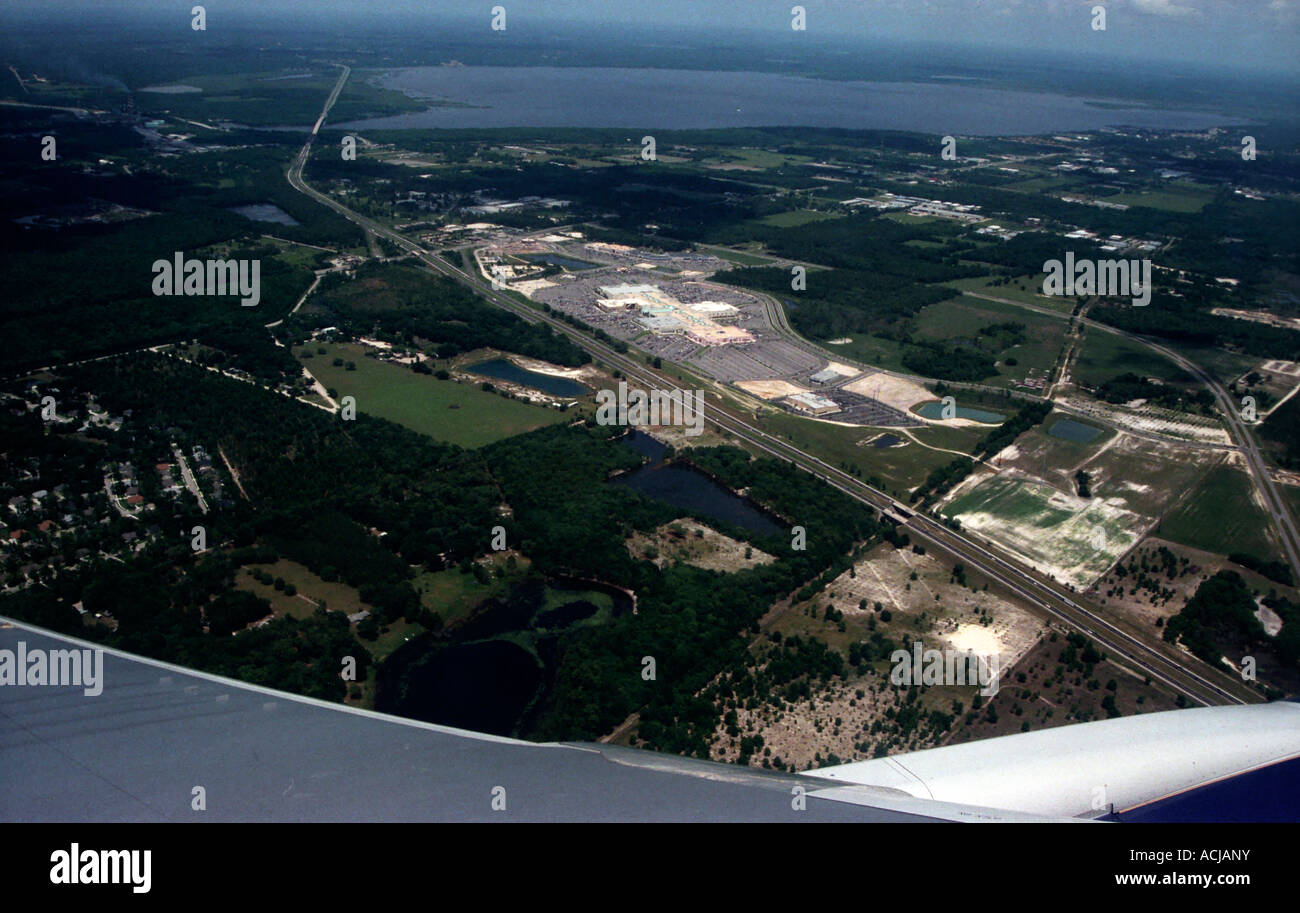 View from an aeroplane window overlooking the wing and jet engine Stock ...