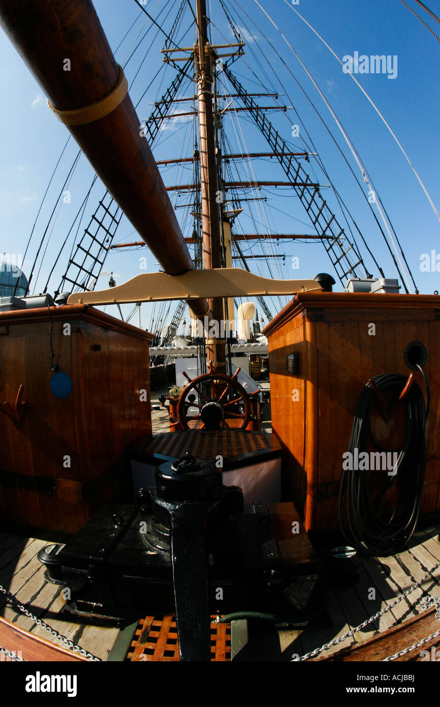 Hms discovery dundee hi-res stock photography and images - Alamy