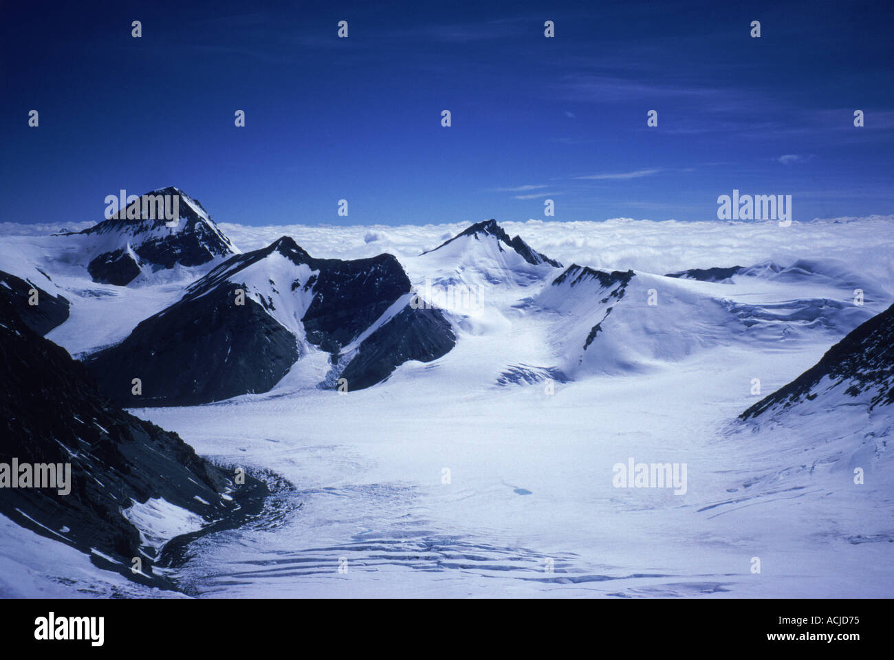 North col everest hi-res stock photography and images - Alamy