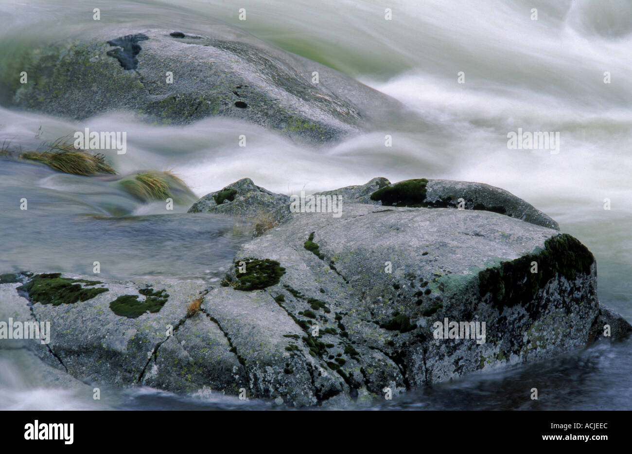Rocks and running water hi-res stock photography and images - Alamy