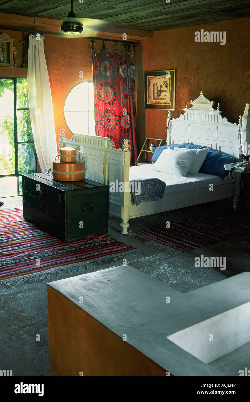 Chest foot bed hi-res stock photography and images - Alamy