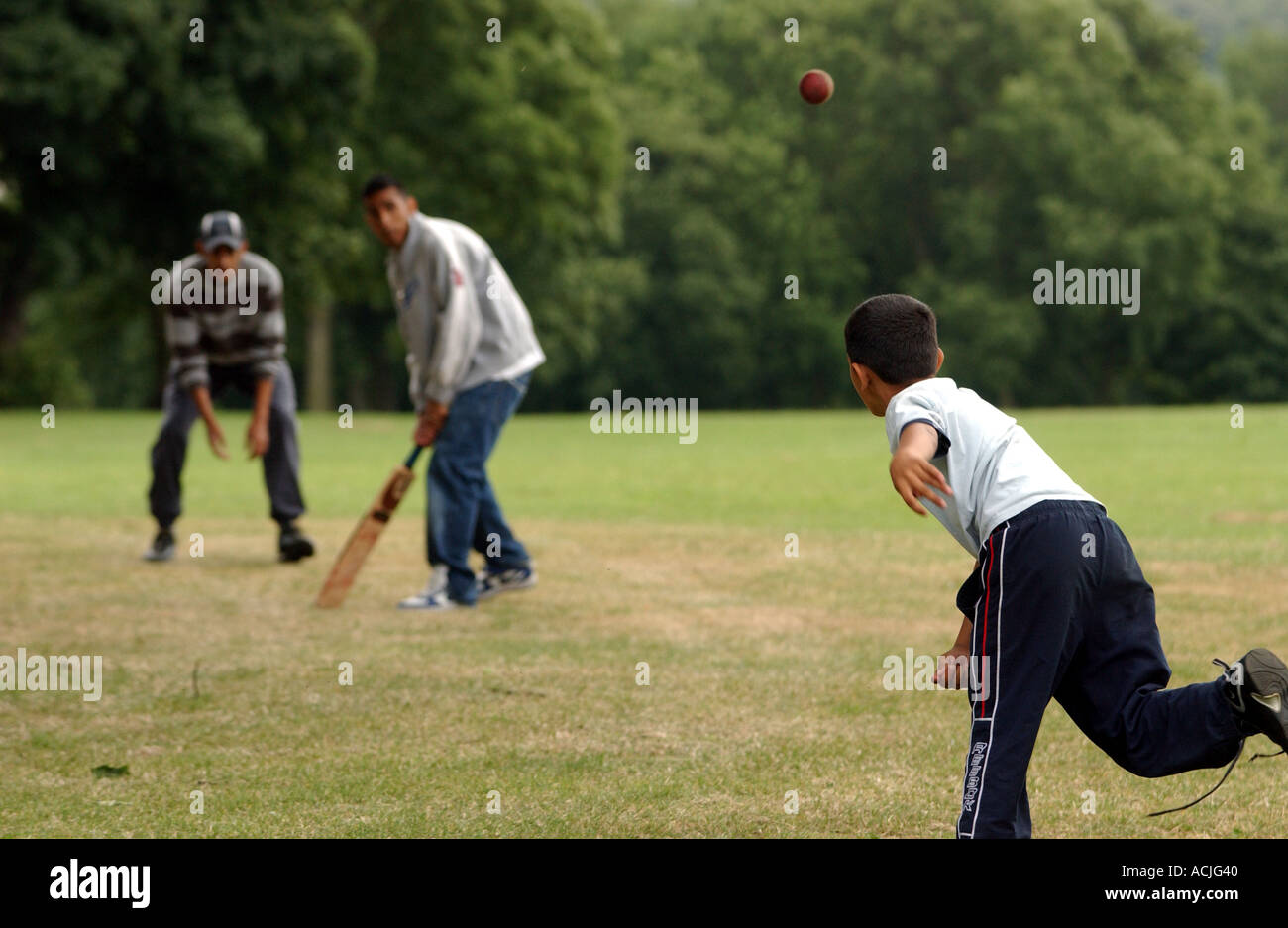 COPYRIGHT PIC BY HOWARD BARLOW young Asian teenagers with cricket bat ...