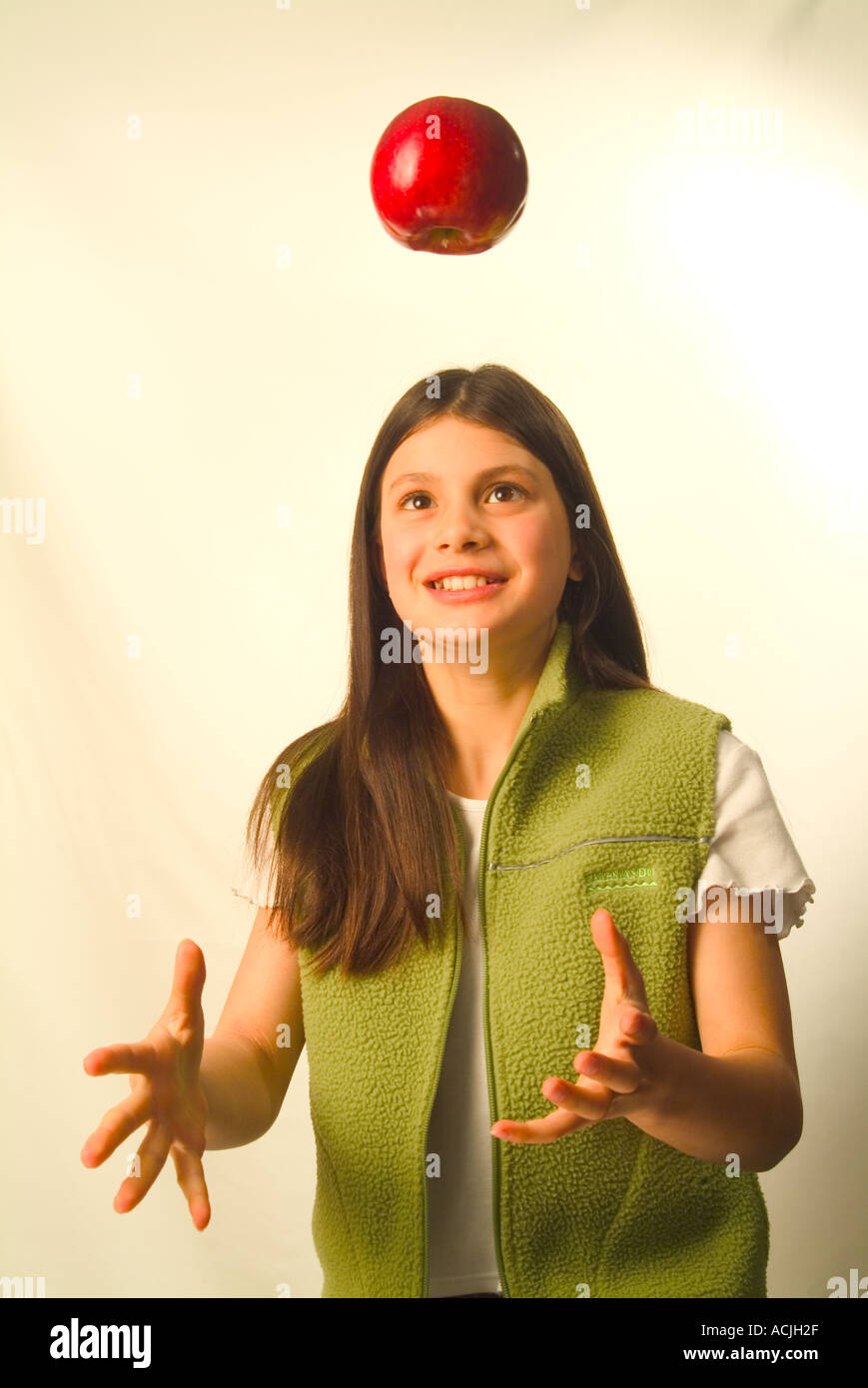 Girl juggling hi-res stock photography and images - Alamy
