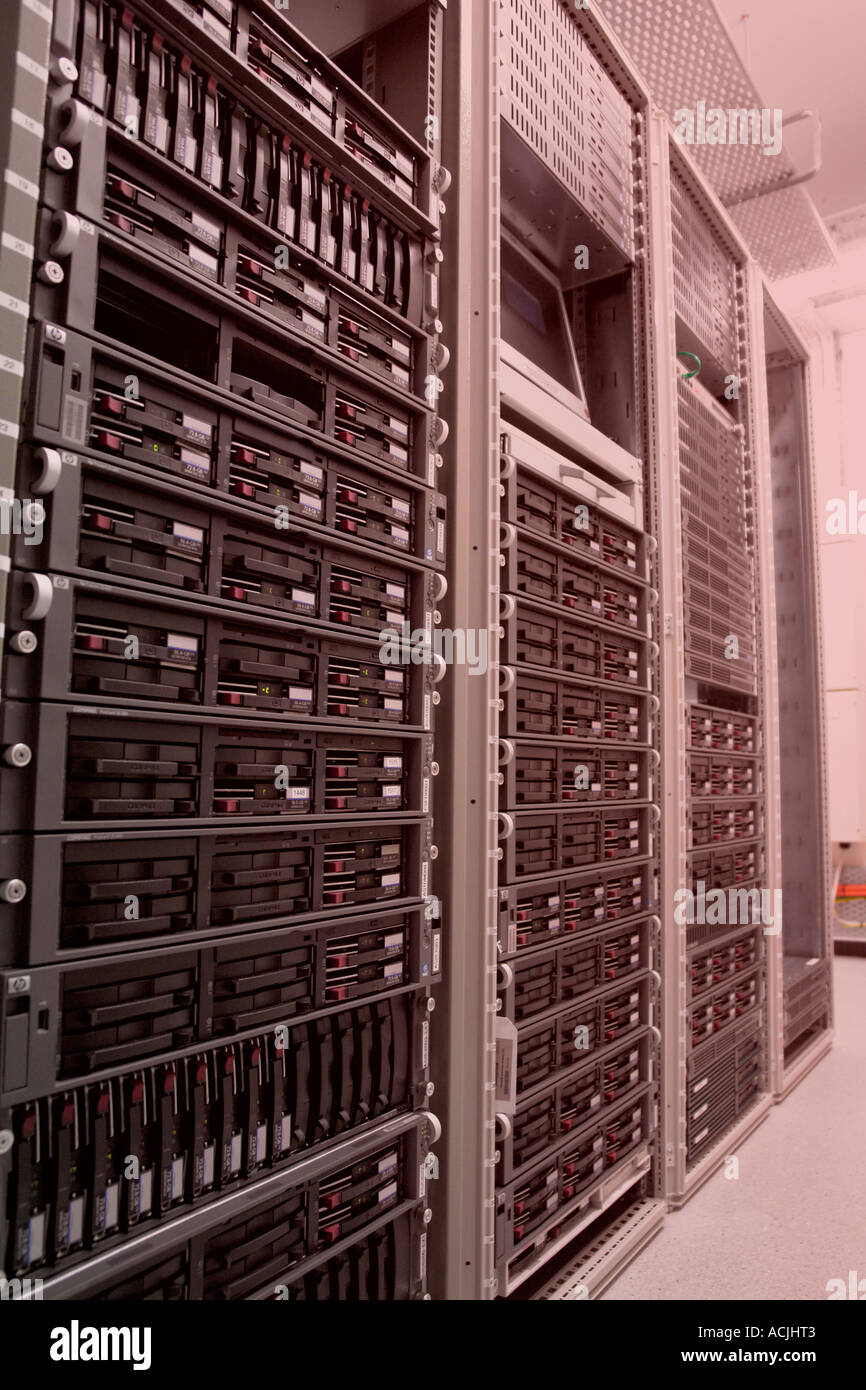 Hp proliant rack mounted servers hi-res stock photography and images ...