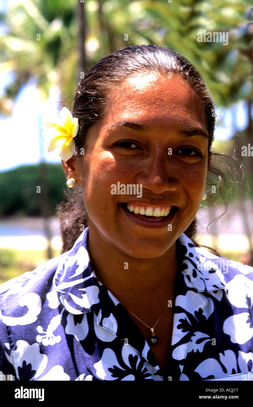 Tribal woman sculpture hi-res stock photography and images - Alamy