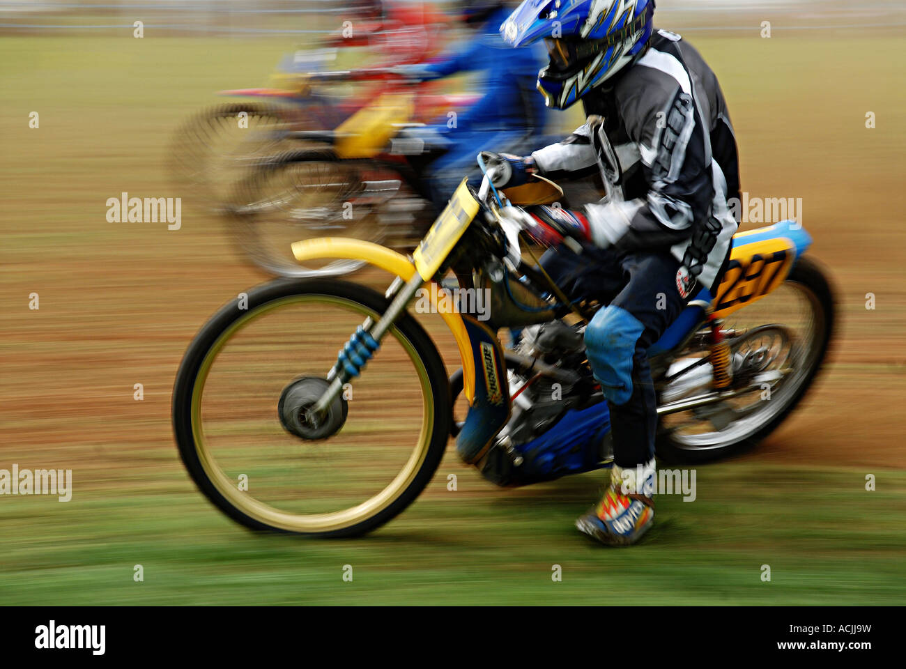 pic martin phelps 07 05 06 chippenham grass track racing at allington ...