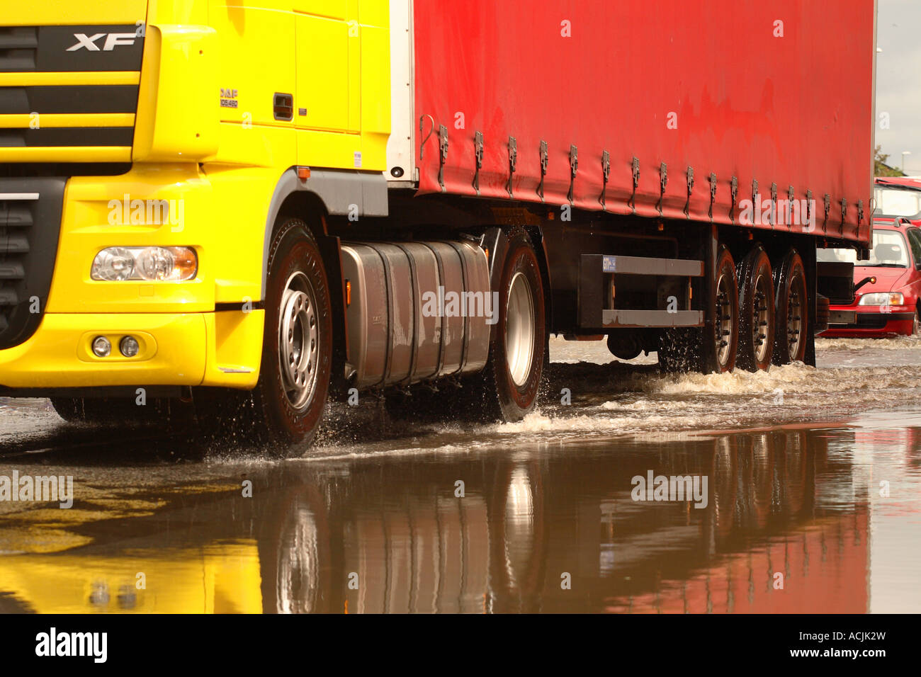 Lorry flooding hi-res stock photography and images - Alamy