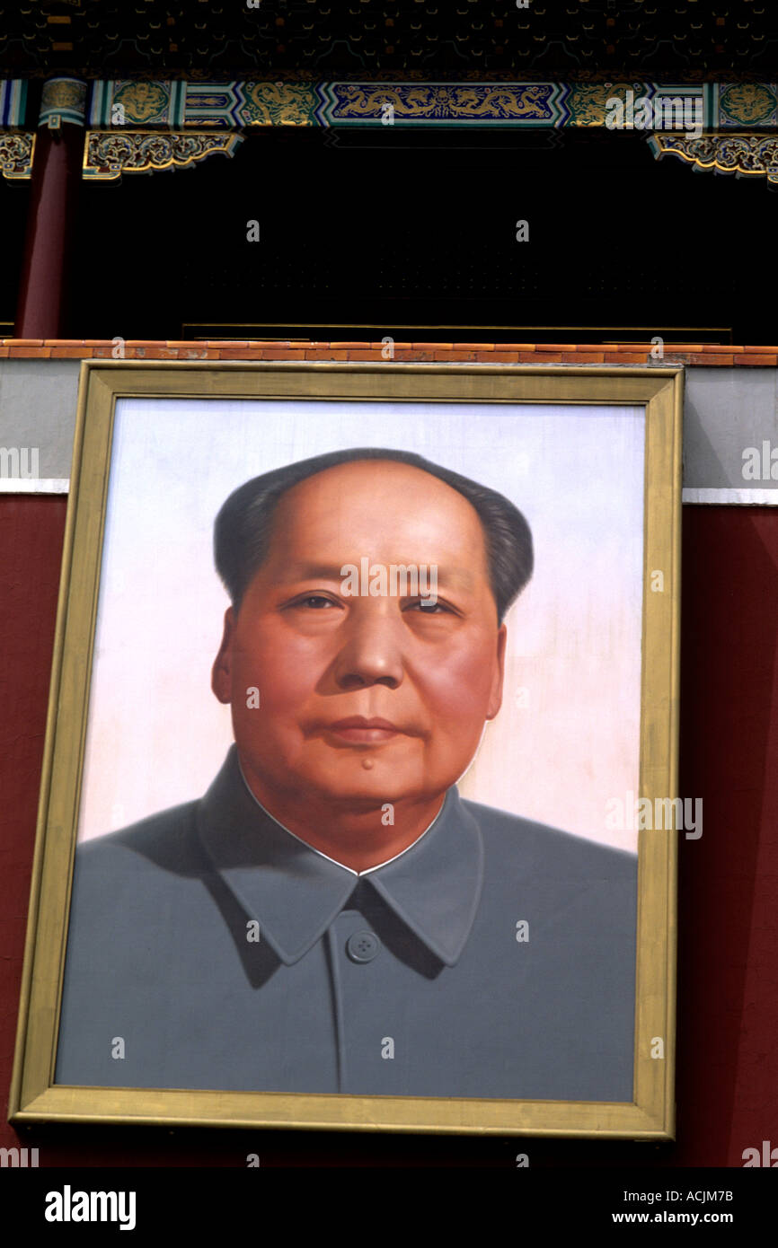 Mao Tse Tung portrait Tiananmen Square in Beijing China Stock Photo - Alamy