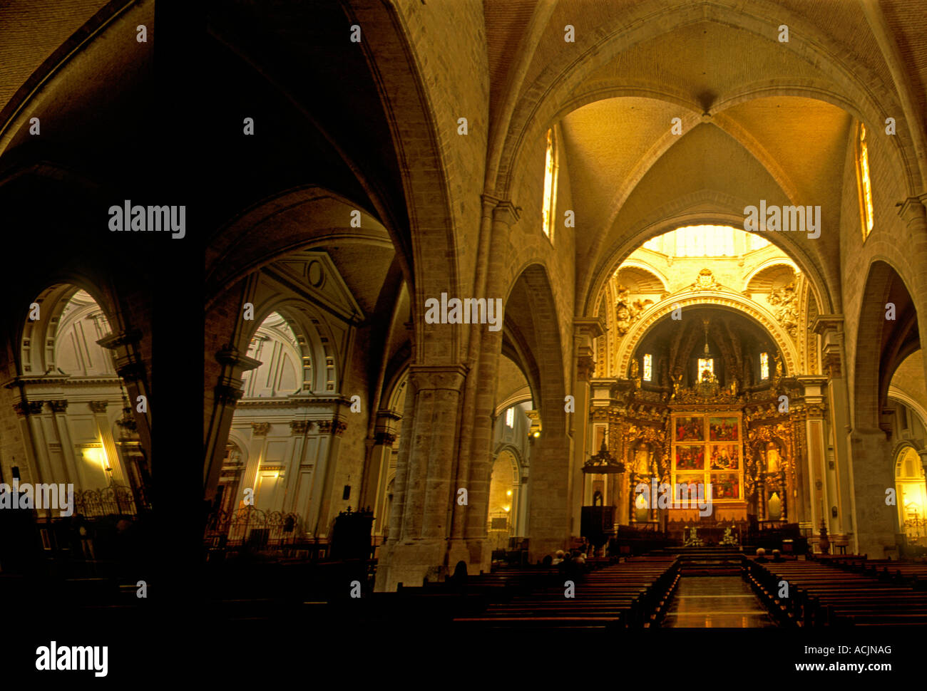 high altar, altar, nave, apse, barrlel-vaulted ceiling, Cathedral ...