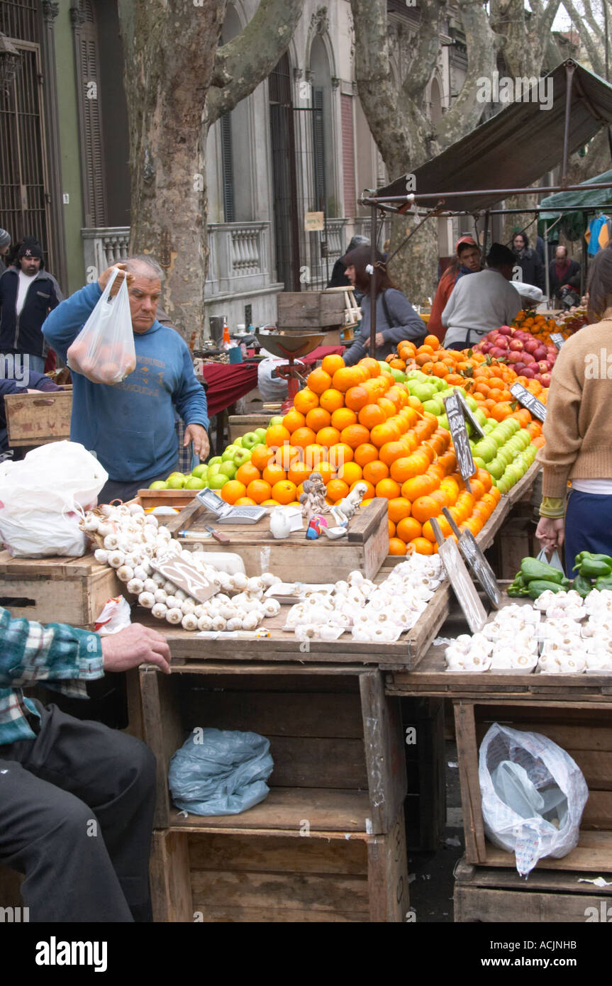 A street market stall selling garlic and oranges Montevideo, Uruguay ...