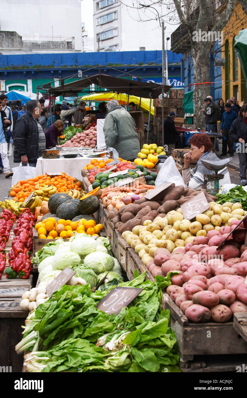 Merchant selling oranges hi-res stock photography and images - Alamy