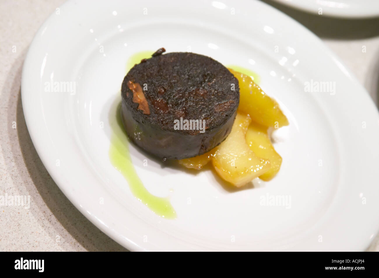 Step 3: adding a slice of fried blood sausage. The Dolly Irigoyen ...