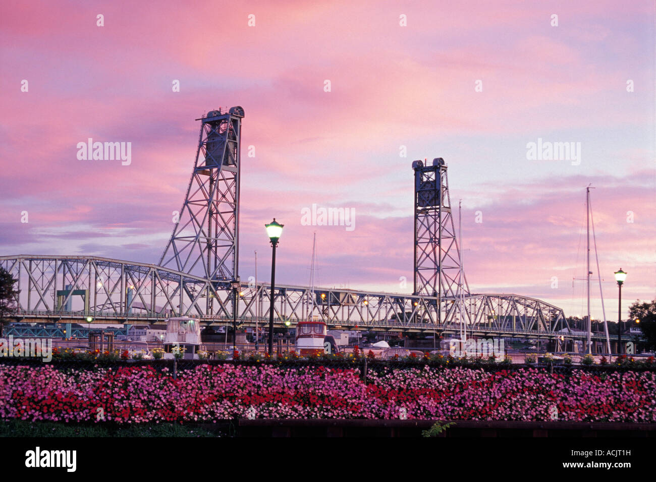 Memorial bridge connecting New Hampshire and Maine Stock Photo - Alamy