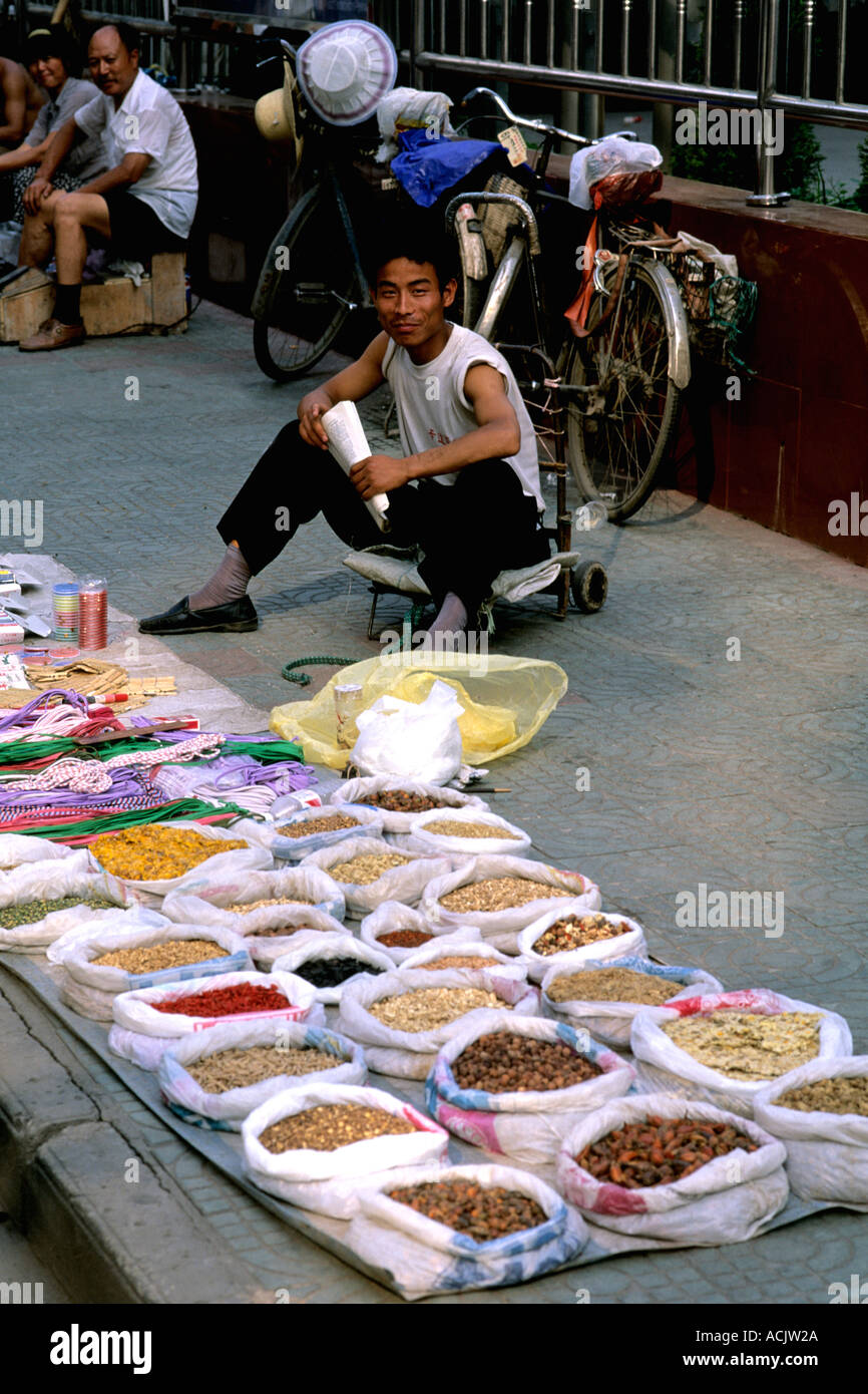 Vendor selling nuts on street hi-res stock photography and images - Alamy