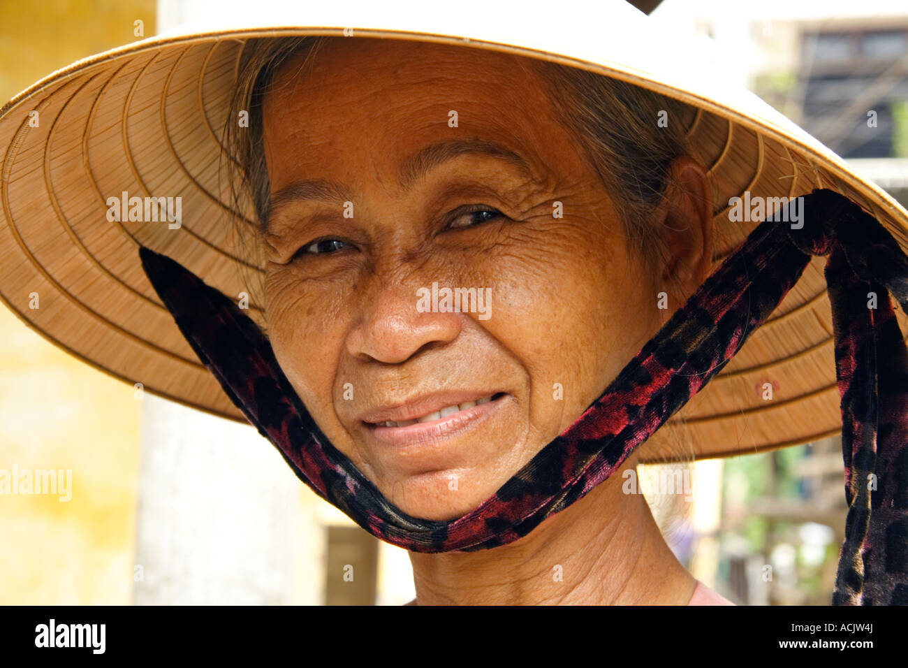 Portrait of an old Vietnamese woman Stock Photo - Alamy