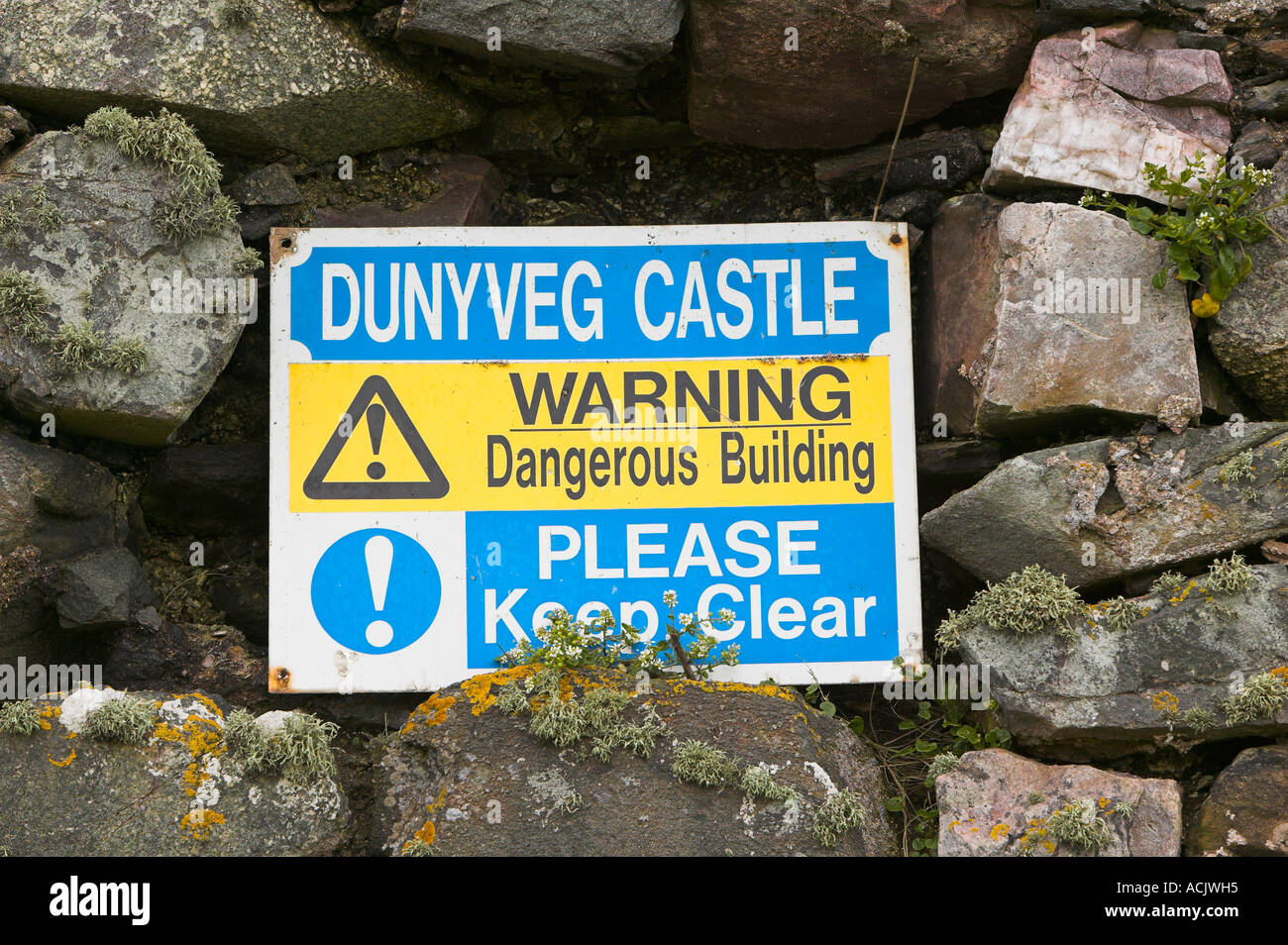 Warning sign at Dunyvaig Castle near Port Ellen, Isle of Islay, Argyll ...