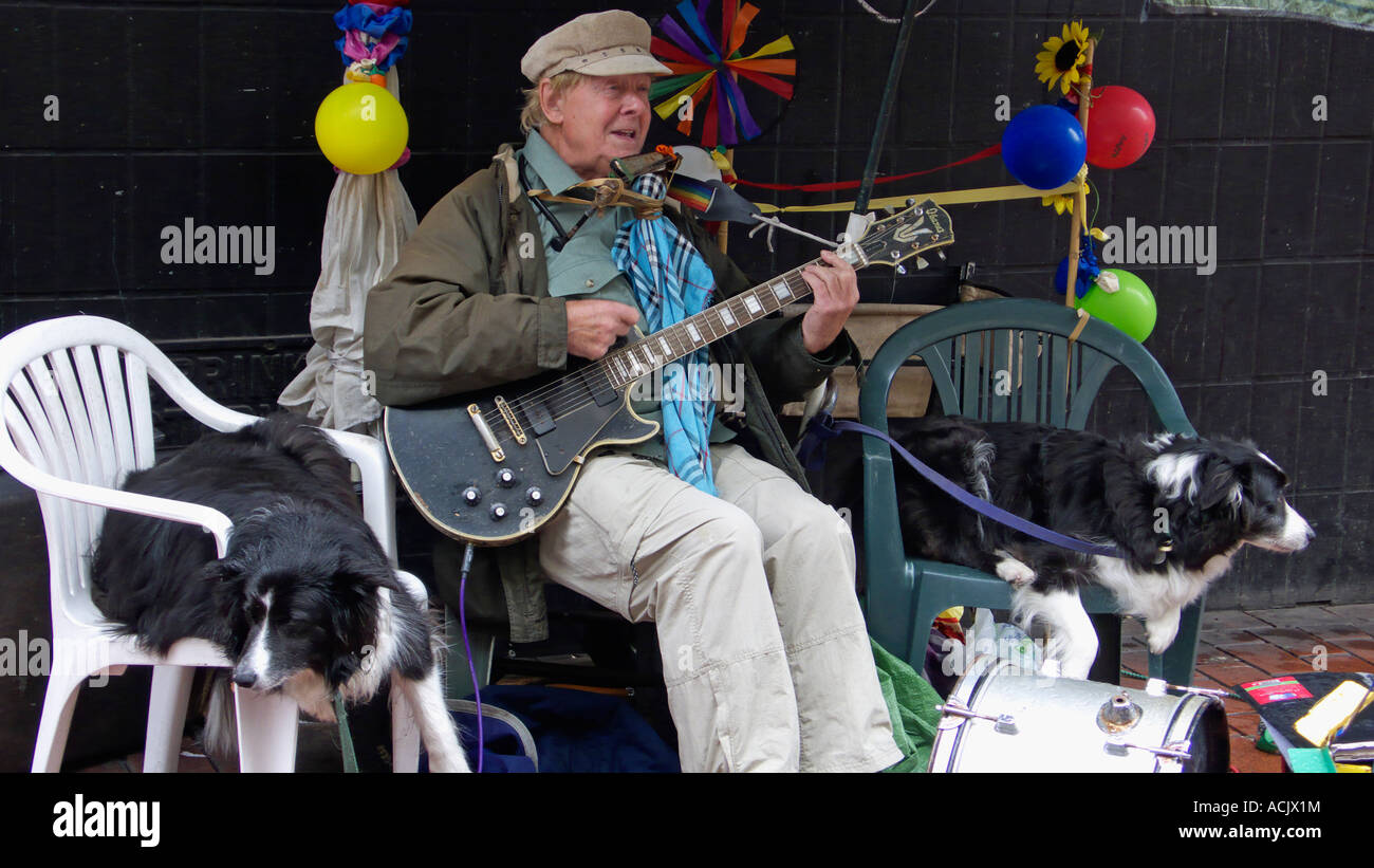Busker with dog hi-res stock photography and images - Alamy