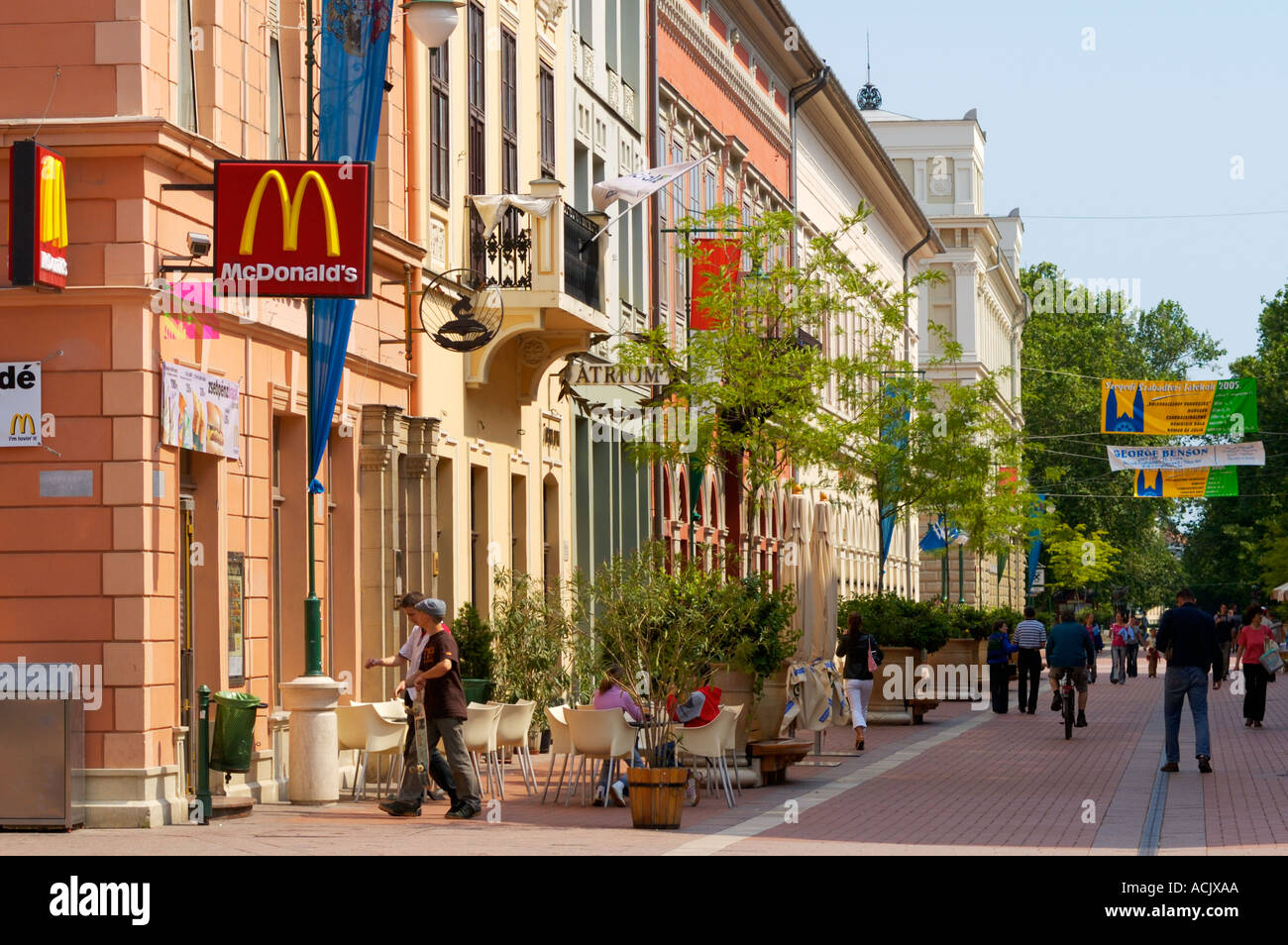 Walking street scene Stock Photo - Alamy