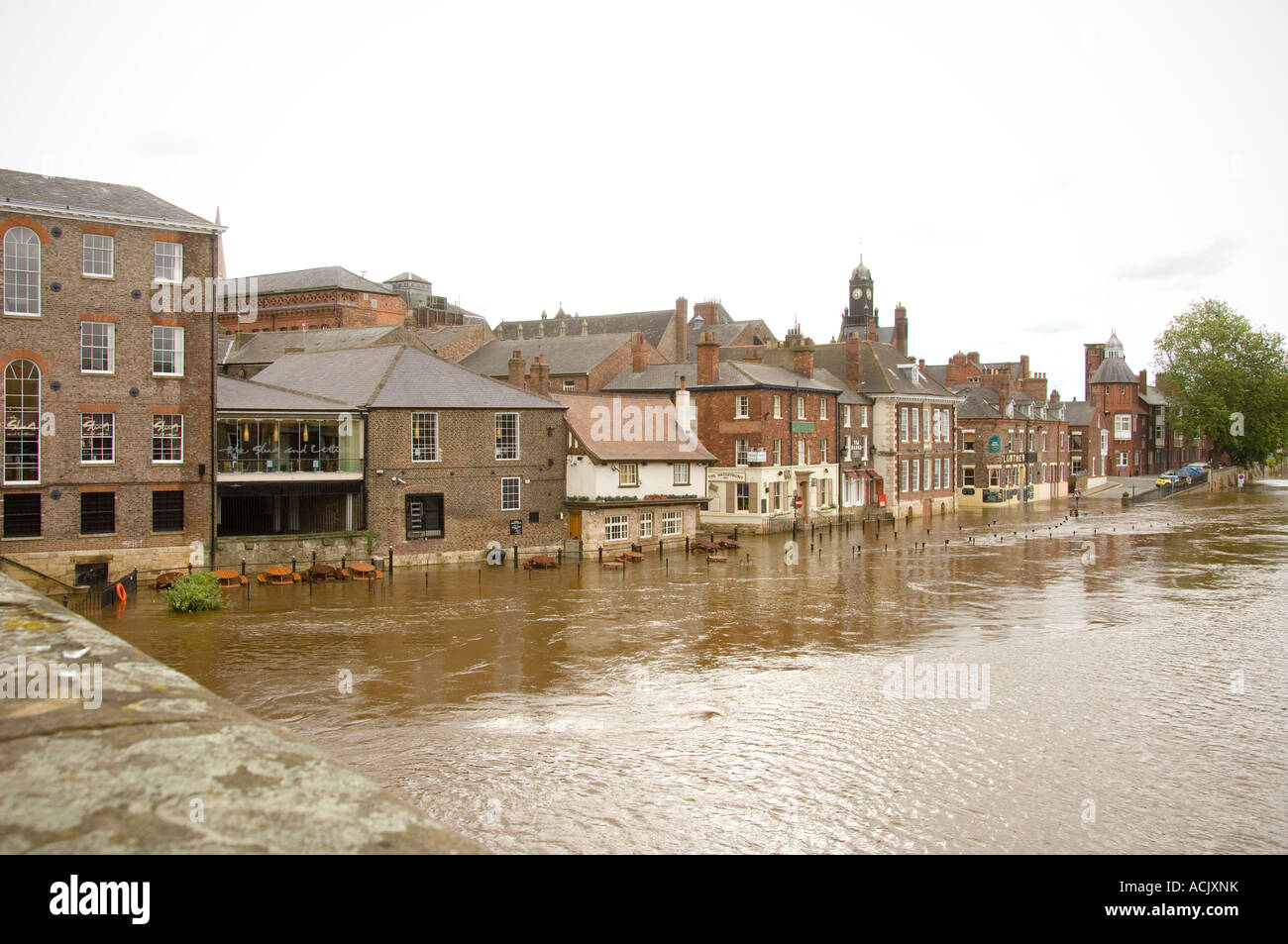 Flooded King's Staith in York seen from the safety of Ouse Bridge Stock ...