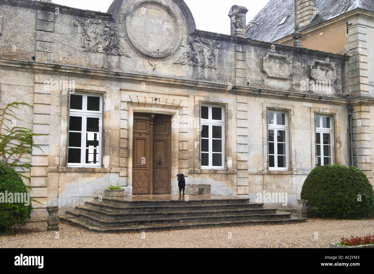 French chateau front door hi-res stock photography and images - Alamy