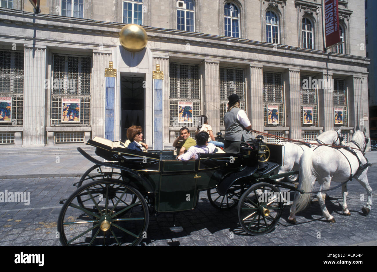 Curricle hi-res stock photography and images - Alamy