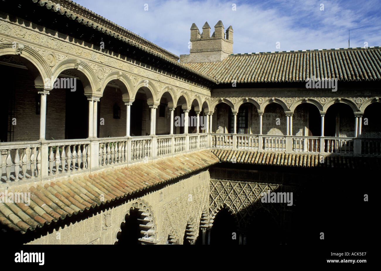 Palacio gotico hi-res stock photography and images - Alamy