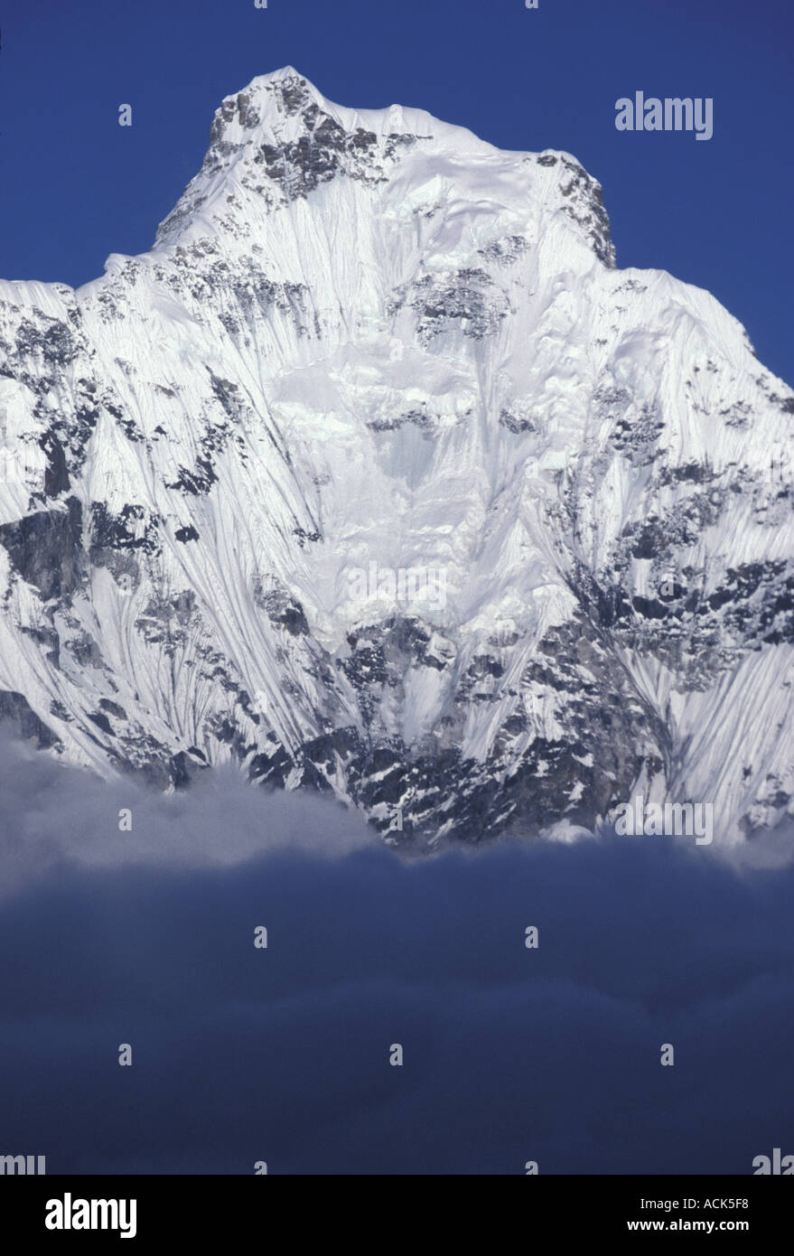 Himalayas vertical hi-res stock photography and images - Alamy